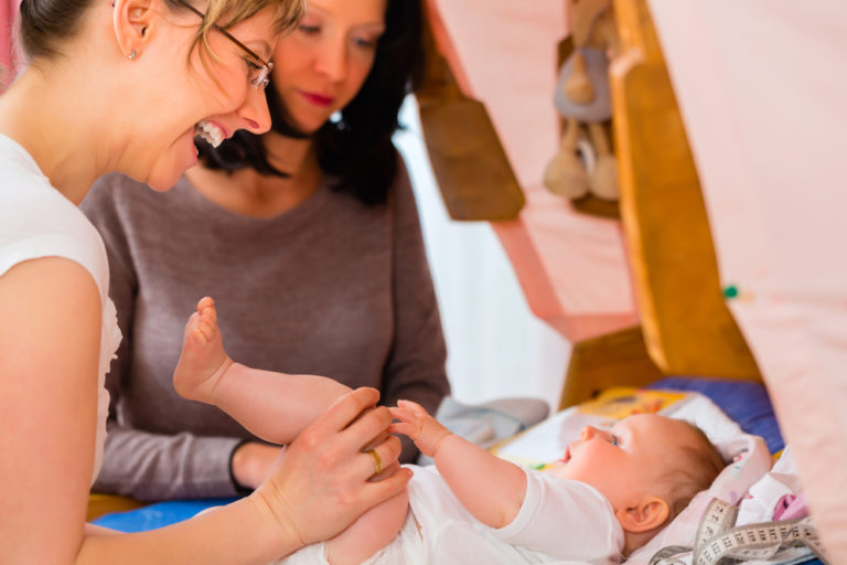 Was macht eine Hebamme? - Schwangerschaft.at Was macht eine Hebamme? - Schwangerschaft.at